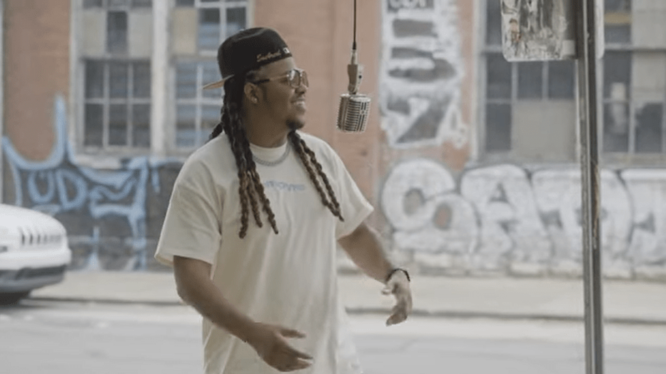 PLB Pretty Lil Bih (Mic Performance) - Artizt line